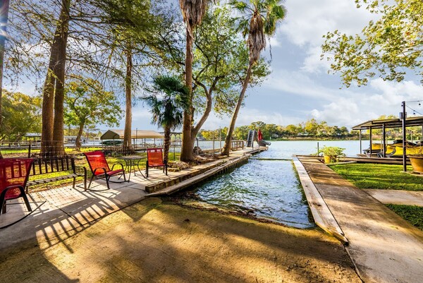 Boat Slip/waterslide/outdoor Kitchen/paddle Boards - New Braunfels, TX