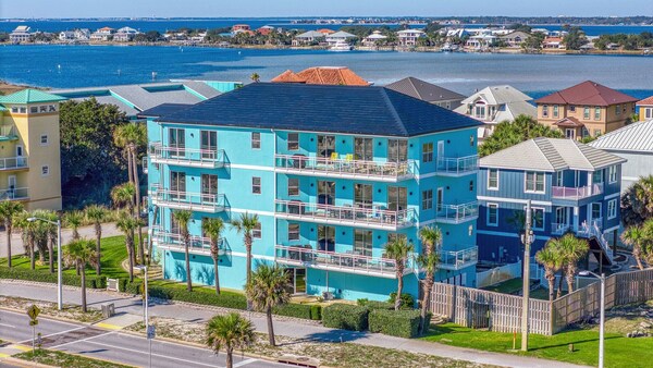 Gorgeous Gulf View, Pet Friendly Condo/within Walking Distance To Everything! - Pensacola Beach, FL