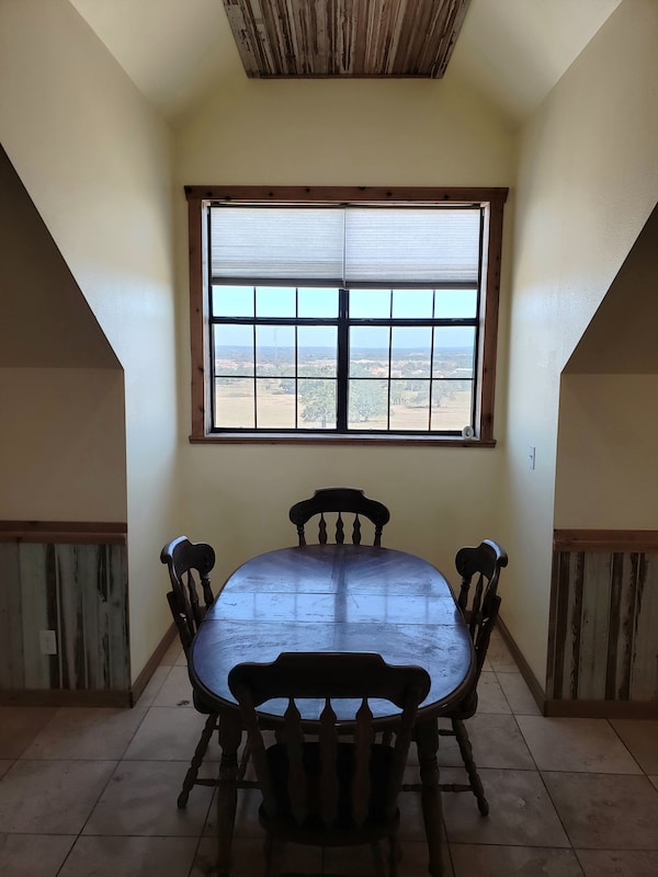 Cozy King Suite With Wifi, Ac In Lovely Bastrop! - Bastrop, TX