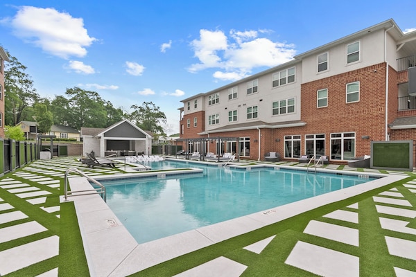The Melanie 1st Floor Riverfront Condo With Pool & Gym Access - Tuscaloosa, AL