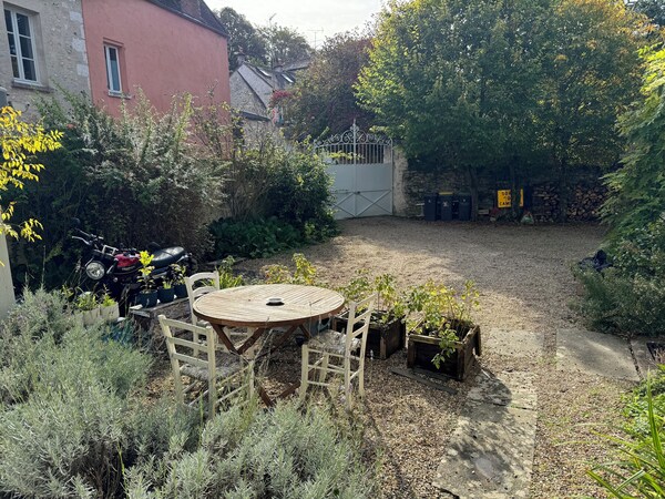 Detached House With Secure Parking - La Roche-Guyon