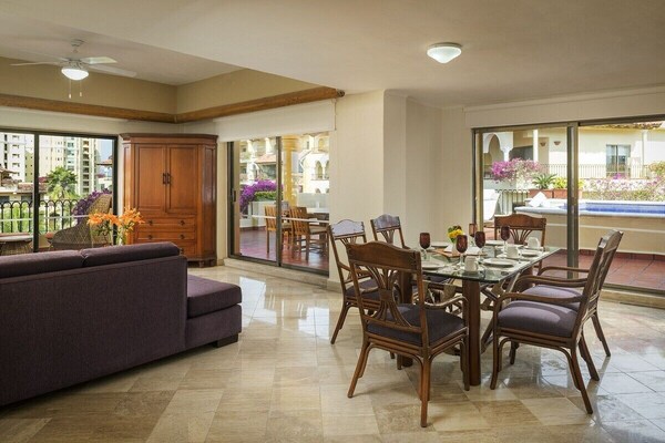 Royal Suite, Beach Front, Family Friendly Exclusive Resort, Sleeps 8! - Puerto Vallarta