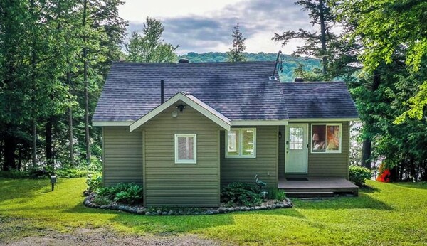 Charming Lake Vernon Waterfront Cottage With Private Sauna - Huntsville
