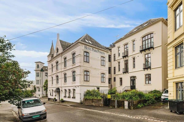 Historical Building I 100m To University Museum - 卑爾根