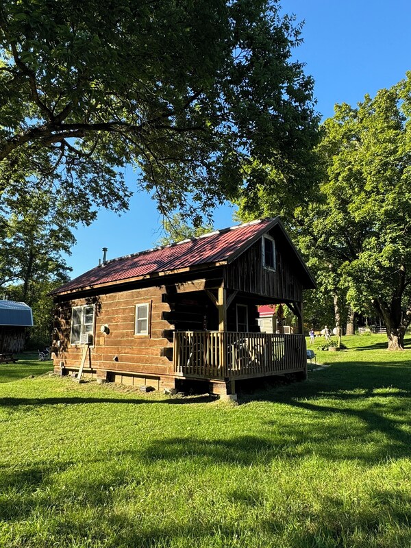 Rustic Cabin At Crooked Creek - Wisconsin