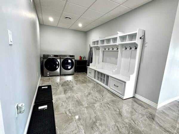 Executive Condo. 3br, King Bed W/ Ensuite - Windsor, ON, Canada