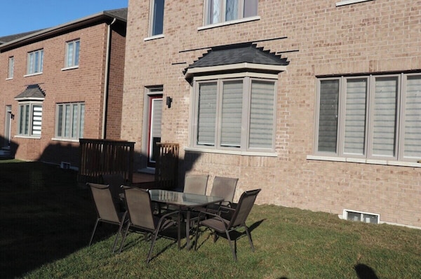 Renovated Home With Tall Ceilings In Prime Location - Bradford, ON, Canada