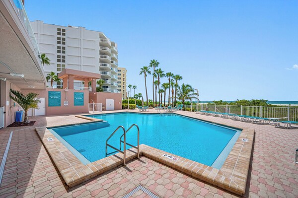 Cbc 2-9a -Beachfront Views, Unmatched Comfort! - Dunedin, FL