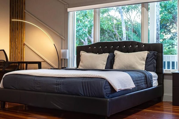 Lakes Of Dreams Miami- Farmhouse With Private Lagoon Offer A Serene Escape. - Fun Games, Princeton