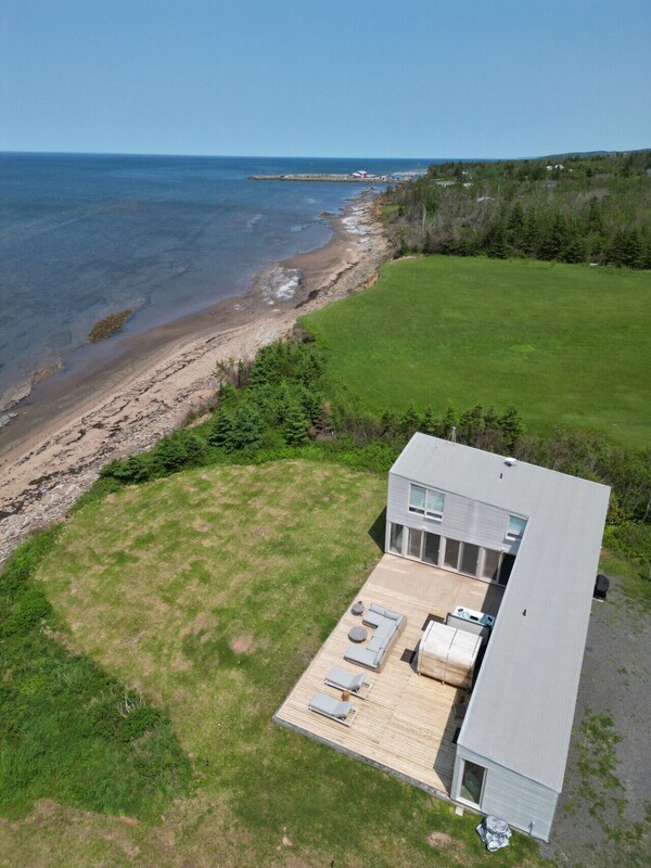 Elegant Oceanfront Escape - Hot Tub & Sauna - Private - Nova Scotia