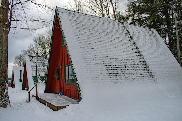 Cozy 3-bedroom Cabin Near Beautiful Harbor Springs - Petoskey, MI