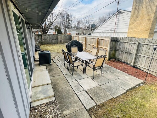 3 Bedroom 1.5 Bath House. Walkable To Bsu And Many Restaurants, Ping Pong Table - 蒙夕