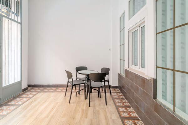 Apartamento 'Mar Y Sol' Con Terraza Privada, Wi-fi Y Aire Acondicionado - Alicante (Alacant)