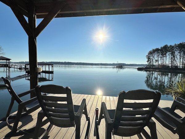 Perfect Lakefront Getaway! Sunrise On Lake Norman+ Free Kayaks, Sups, Water Toys - Denver, NC