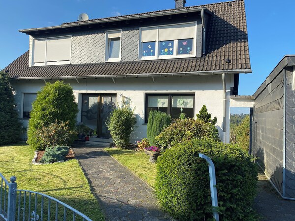 Schöne,frisch Renovierte Ferienwohnung Mit Terrasse, 2 Min. Bis Zur Autobahn - Wermelskirchen