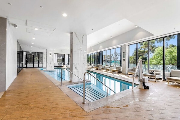 Modern 1-bedroom Apartment In Delightful Footscray With Wi-fi And Study Nook - St Albans