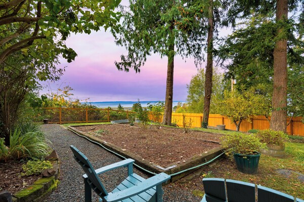 Windswept By Avantstay | Water Views, Covered Deck, Walk To The Beach - Whidbey Island, WA