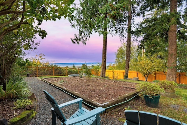 Windswept By Avantstay | Water Views, Covered Deck, Walk To The Beach - Whidbey Island, WA