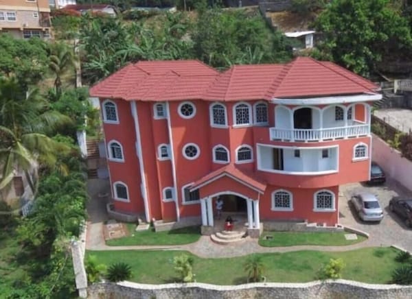 Spacious 5-bedroom House In Lovely Kingston With Wifi, Ac - Kingston
