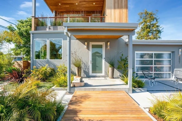 Surf Loft Just Blocks From Pleasure Point! - Scotts Valley, CA