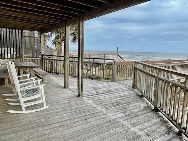Sunflower Mama, A Gulf Front Home. - St. George Island, FL