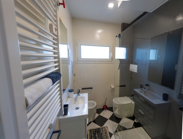 Artistika - Convenient To Downtown Treviso, The Train Station And All Services - Treviso, Italia