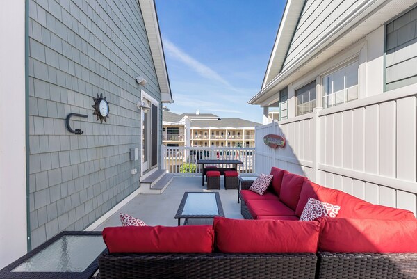 Gorgeous Pool!!  Close To Beach/boardwalk! 2 Private Decks! Dogs Ok! - Cape May, NJ