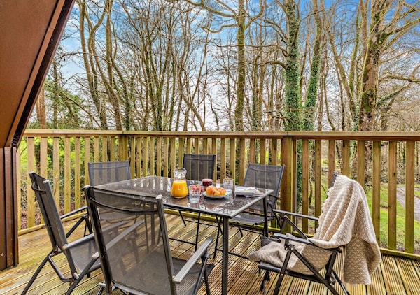 Treetops Lodge - Three Bedroom House, Sleeps 6 - Devon