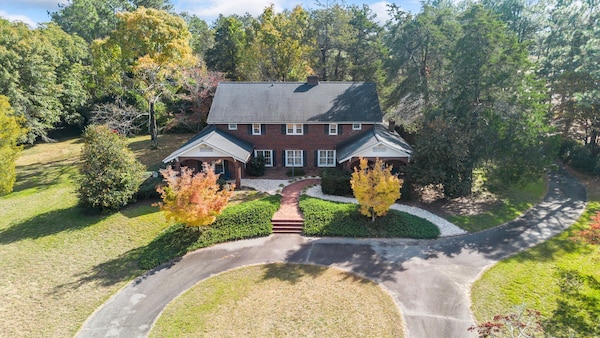 Spacious Historic Manor With Chef's Kitchen  Horse-friendly - Southern Pines, NC
