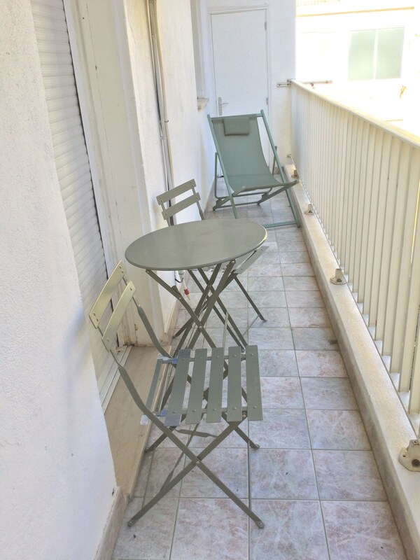 Large Apartment In The Town Center, 5 Minutes' Walk From The Beach And Historic Center. - Ajaccio