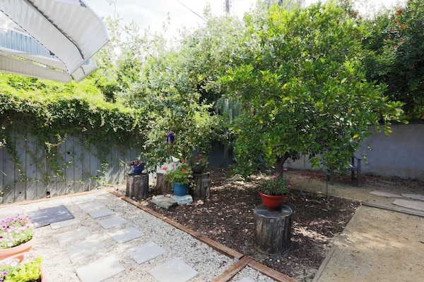Charming Tiny House 1-bedroom House In Amazing Garden Los Angeles With Wifi, Ac - Los Angeles, CA