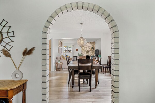 2428w-kingbed/6br/sleep16/quiet/whole House/full Kitchen - Calgary