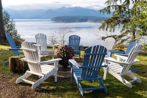 Hood Canal Lux Waterfront Group Retreat - Silverdale, WA
