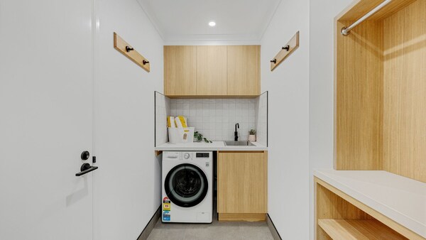 Elsinor 6 Fabulous Family Friendly Apartment Walking Distance To Lake Mulwala, And All The Clubs. - Mulwala