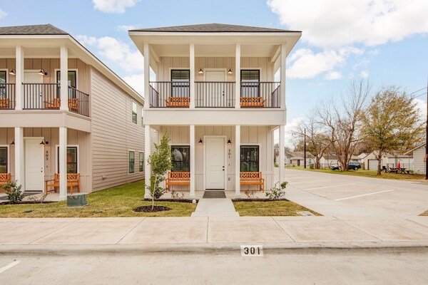 Rocky: New Home, 2mi-a&m/walk To Legends Event Ctr - Bryan, TX