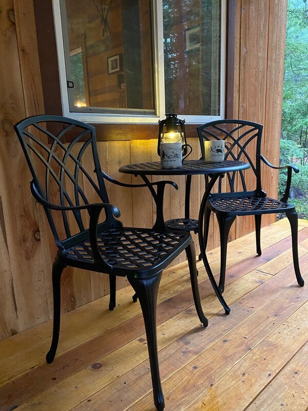 Cozy Private 1 Bedroom & Loft Cabin In The Forest. Rustic With Modern Features. - Pemberton