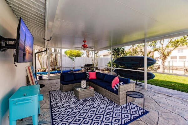 Flamingo Escape-heated Pool/downtown/gulf Access, Short Drive To Beaches - 麥爾茲堡