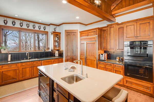 Windy Hill Lodge, A Luxurious Estate - Sapphire, NC