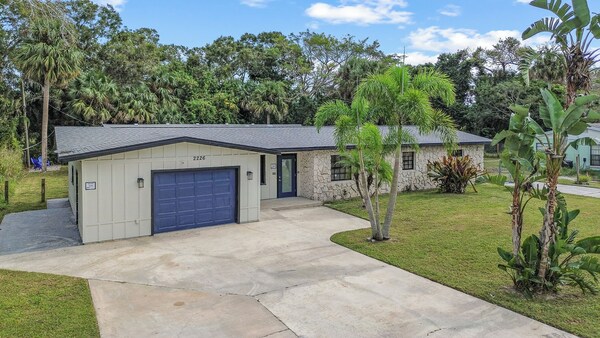 Spacious Multi-unit 8-bedroom House With Ac And Wifi In Delightful Vero Beach - Sebastian, FL