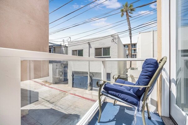 2-bedroom Coastal Gem, Just Steps To The Sand - San Diego, CA