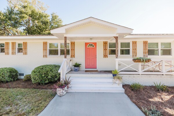 New! Cozy Hidden Haven - Centrally Located To Beach, Shopping & Downtown! - Wilmington, NC