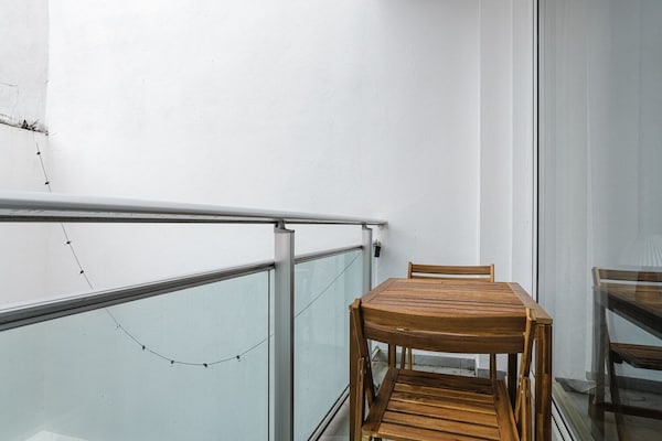 Blueground | Santa Catarina 2bd Apartment - Lisboa