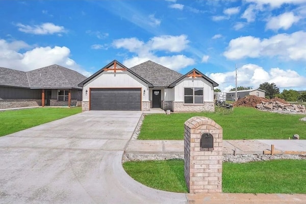 Charming 3-bedroom House With Ac And Wifi In Peaceful Lawton - Lawton