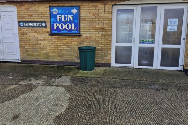 3-bed Caravan - Sleeps 8 - Pool Onsite - Petsok - Chapel St Leonards
