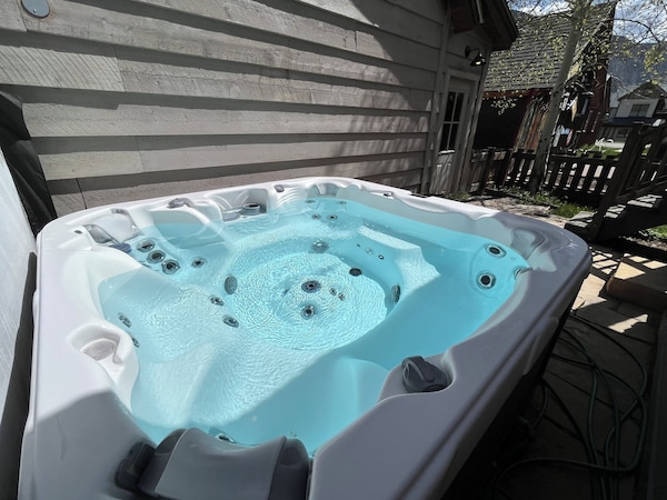 Chalet Sopris Luxury 3 Bedroom Plus Den With Private Hot Tub In Town - Crested Butte, CO