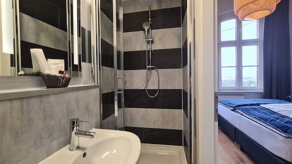Einzelzimmer 1 (18m², 1 Pers. + Aufbettung) - Altes Lazarett Gästehaus - Anklam
