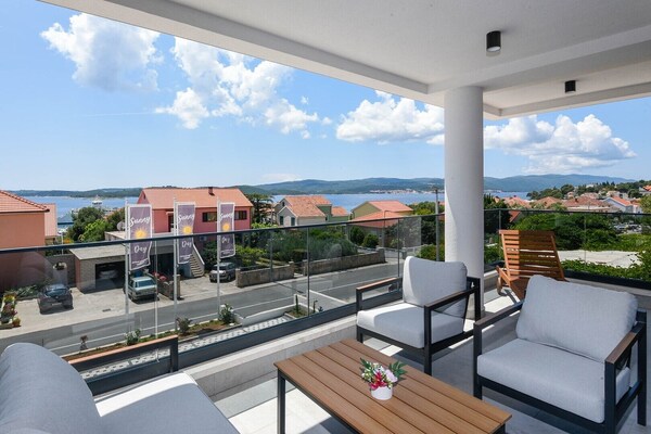 2-bedroom Holiday Apartment With Pool And Sea-view! - Trpanj