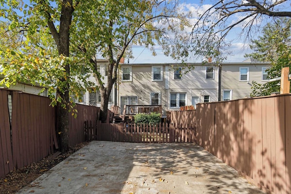 Large, Open Private Apartment Sleeps 8! - Silver Spring, MD