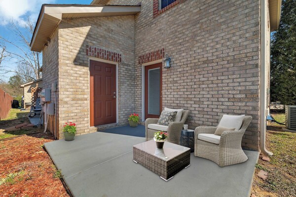 Cozy 2b Townhouse - King Bed - Concord, NC