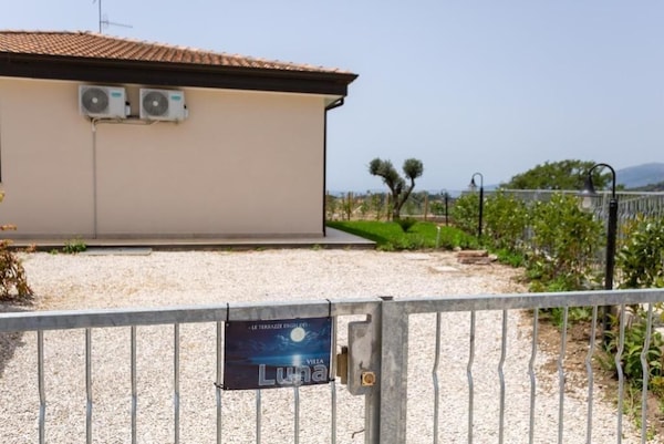 Moderne Panorama-villa Mit Garten, Meernähe - Pisciotta